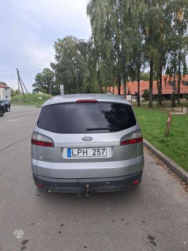 Grey Ford S-Max 2007 in Panevezys, with an engine capacity of 2.00 L and mileage of 297 thousand km for 1100 €, photo 4 on AUTOMOTO.COM.LV