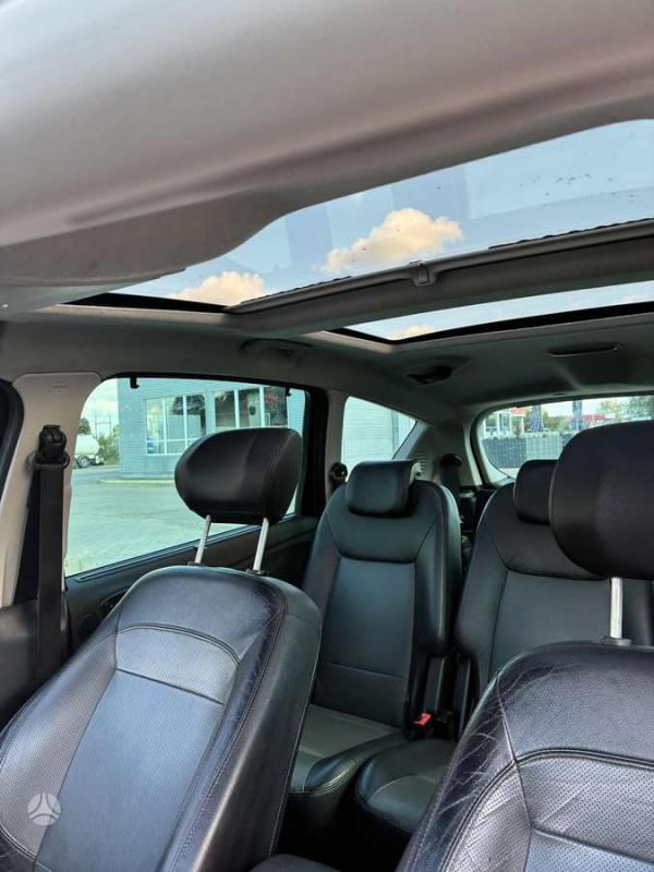 Grey Ford S-Max 2007 in Taurage, with an engine capacity of 2.00 L and mileage of 279 thousand km for 2550 €, photo 5 on AUTOMOTO.COM.LV