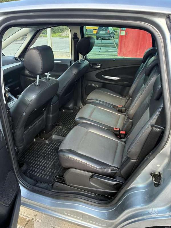 Grey Ford S-Max 2007 in Taurage, with an engine capacity of 2.00 L and mileage of 279 thousand km for 2550 €, photo 6 on AUTOMOTO.COM.LV