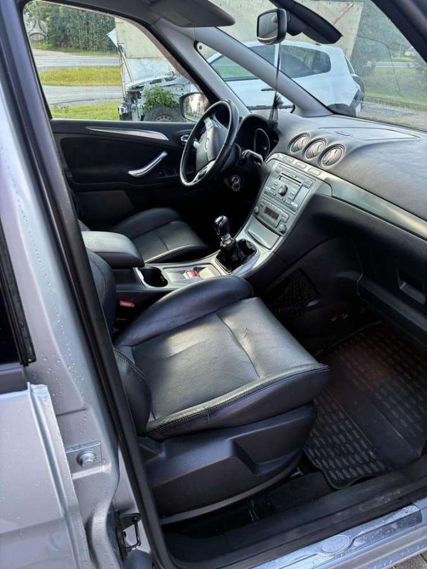 Grey Ford S-Max 2007 in Taurage, with an engine capacity of 2.00 L and mileage of 279 thousand km for 2550 €, photo 9 on AUTOMOTO.COM.LV