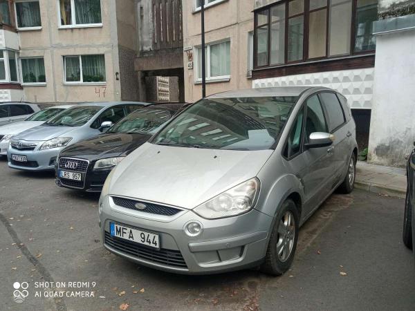 Форд С-Макс 2007 в Вильнюс на AUTOMOTO.COM.LV Серый Форд С-Макс 2007 в Вильнюс, объемом двигателя 1.75 л и пробегом 300 тыс. км за 700 €, фото 3 на AUTOMOTO.COM.LV
