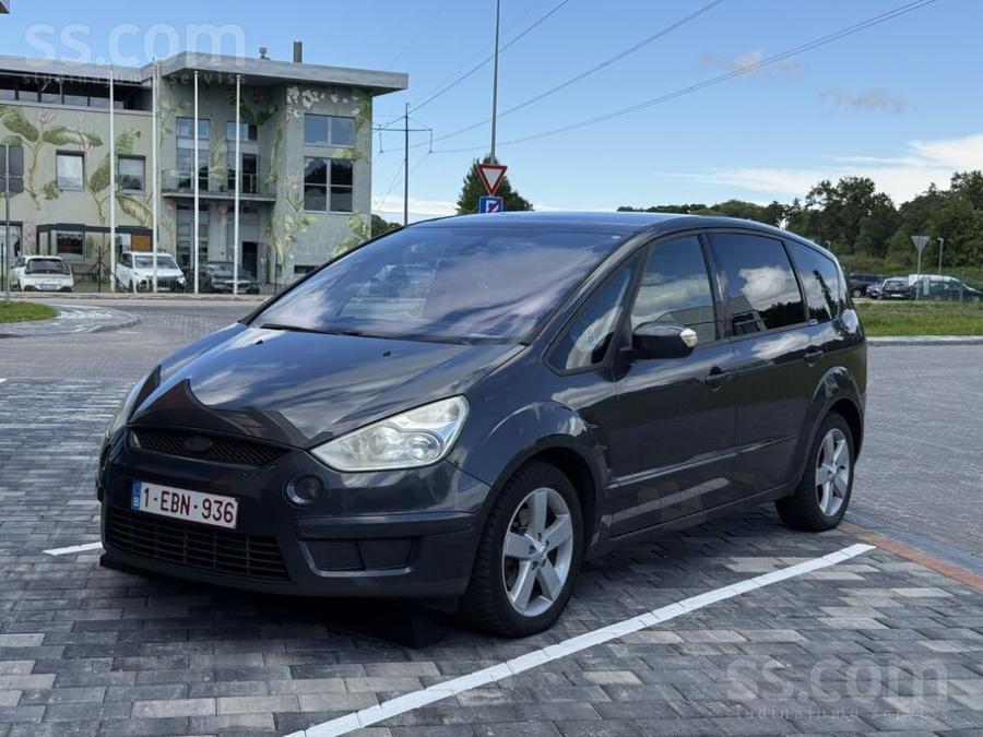 Grey Ford S-Max 2007 in Riga, with an engine capacity of 1.80 L and mileage of 435 thousand km for 2800 €, photo 1 on AUTOMOTO.COM.LV