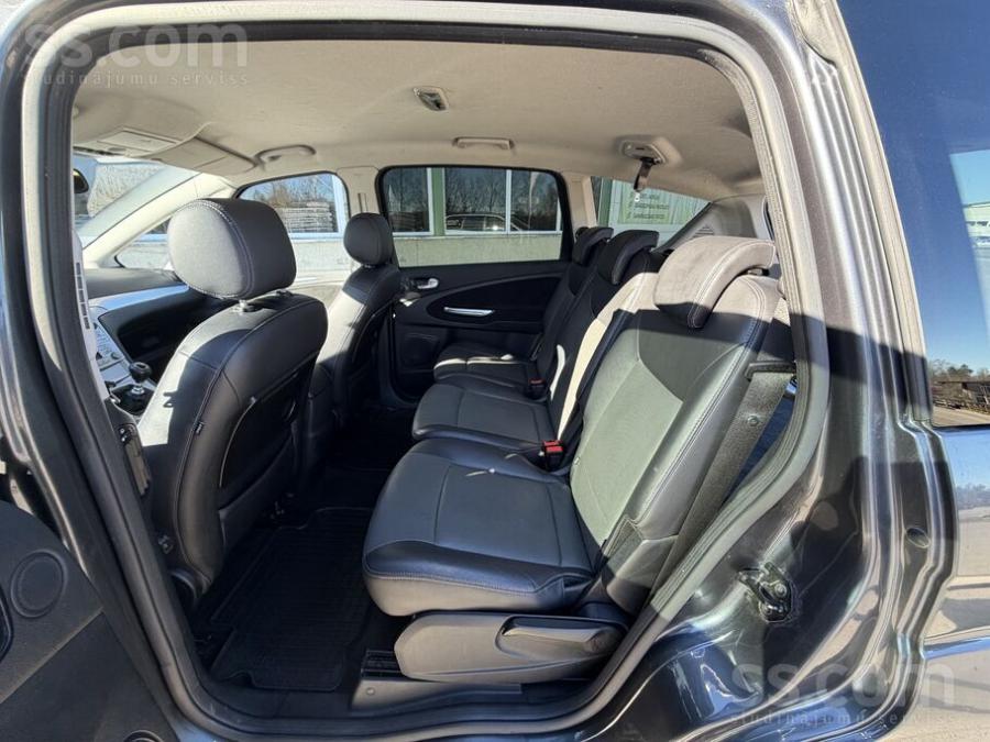 Grey Ford S-Max 2007 in Tukums, with an engine capacity of 1.80 L and mileage of 314 thousand km for 3270 €, photo 8 on AUTOMOTO.COM.LV