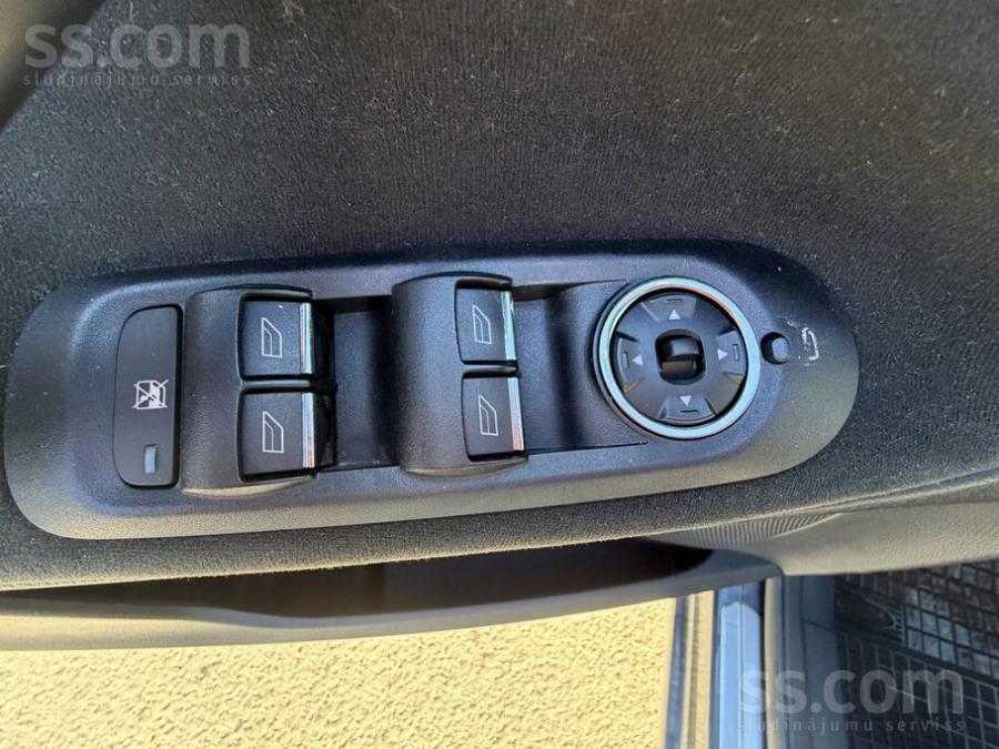 Grey Ford S-Max 2007 in Tukums, with an engine capacity of 1.80 L and mileage of 314 thousand km for 3270 €, photo 12 on AUTOMOTO.COM.LV