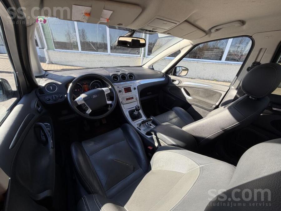 Grey Ford S-Max 2007 in Tukums, with an engine capacity of 1.80 L and mileage of 314 thousand km for 3270 €, photo 13 on AUTOMOTO.COM.LV