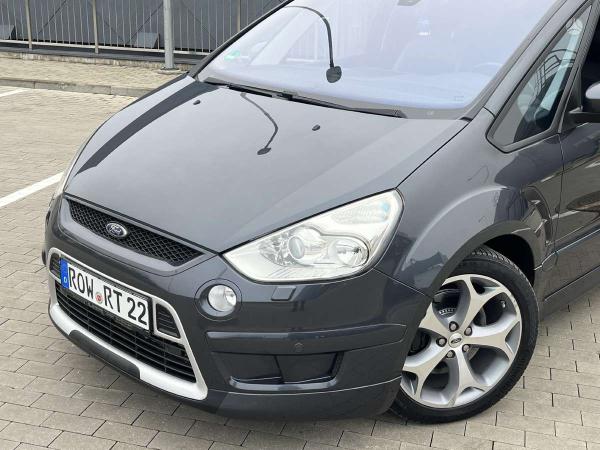 Grey Ford S-Max 2008 in Jonava, with an engine capacity of 2.18 L and mileage of 274 thousand km for 3999 €, photo 3 on AUTOMOTO.COM.LV