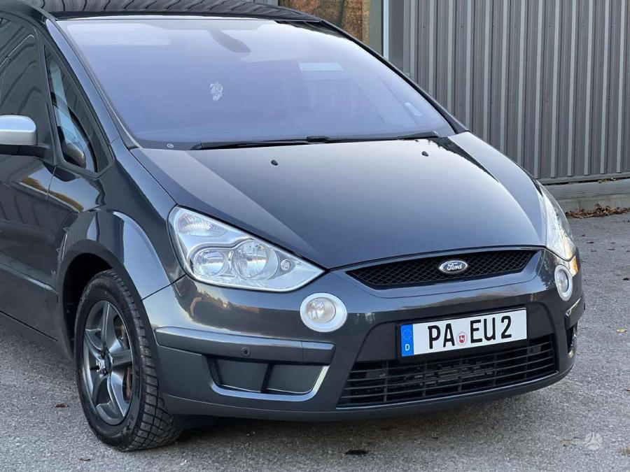 Grey Ford S-Max 2008 in Utena, with an engine capacity of 2.20 L and mileage of 270 thousand km for 3699 €, photo 9 on AUTOMOTO.COM.LV