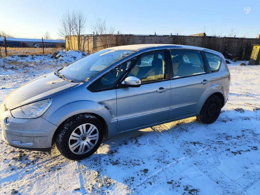 Grey Ford S-Max 2008 in Taurage, with an engine capacity of 2.00 L and mileage of 231 thousand km for 3100 €, photo 2 on AUTOMOTO.COM.LV
