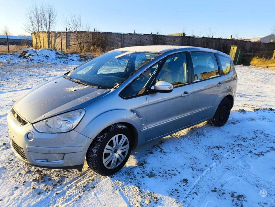 Grey Ford S-Max 2008 in Taurage, with an engine capacity of 2.00 L and mileage of 231 thousand km for 3100 €, photo 3 on AUTOMOTO.COM.LV