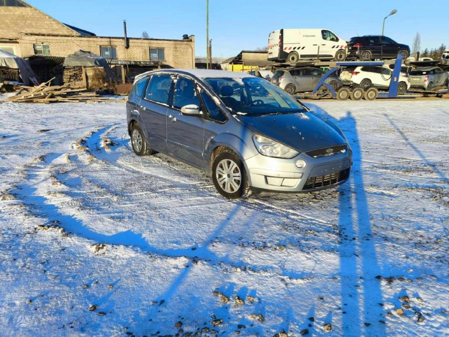 Grey Ford S-Max 2008 in Taurage, with an engine capacity of 2.00 L and mileage of 231 thousand km for 3100 €, photo 5 on AUTOMOTO.COM.LV
