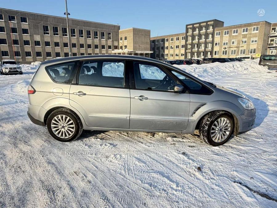 Grey Ford S-Max 2008 in Plunge, with an engine capacity of 2.00 L and mileage of 280 thousand km for 3100 €, photo 4 on AUTOMOTO.COM.LV