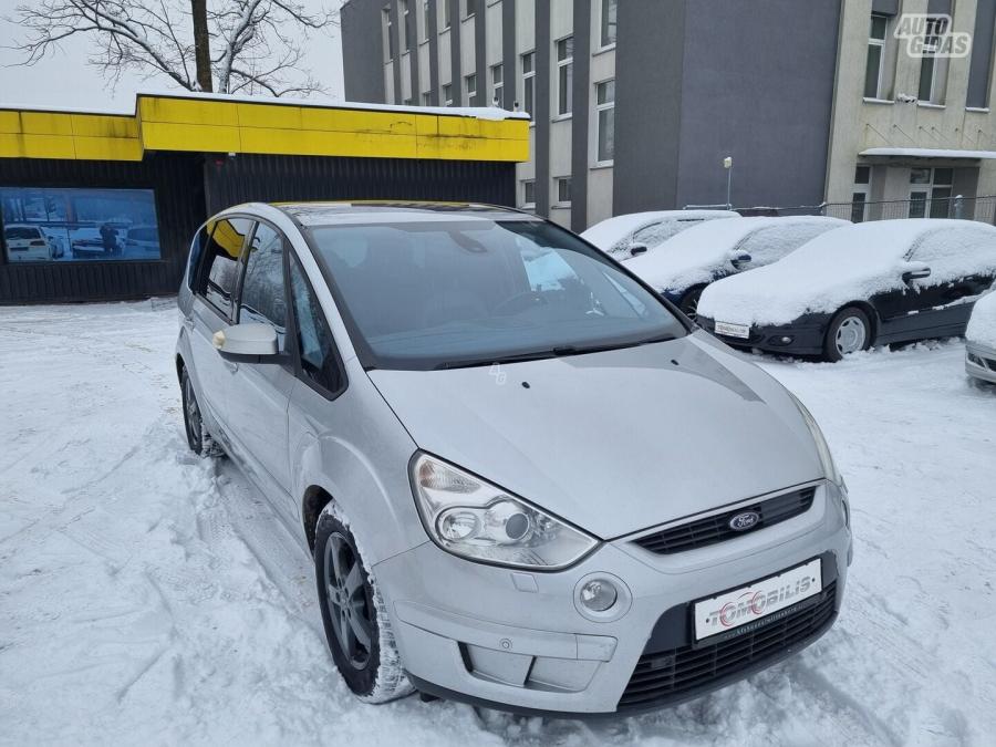 Grey Ford S-Max 2008 in Kaunas, with an engine capacity of 2.00 L and mileage of 280 thousand km for 3000 €, photo 1 on AUTOMOTO.COM.LV