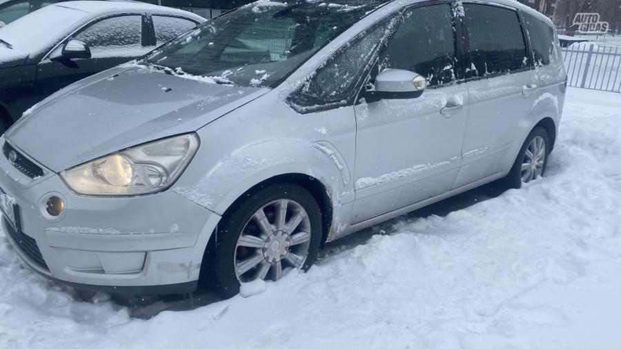 Grey Ford S-Max 2008 in Vilnius, with an engine capacity of 1.80 L and mileage of 300 thousand km for 2000 €, photo 2 on AUTOMOTO.COM.LV