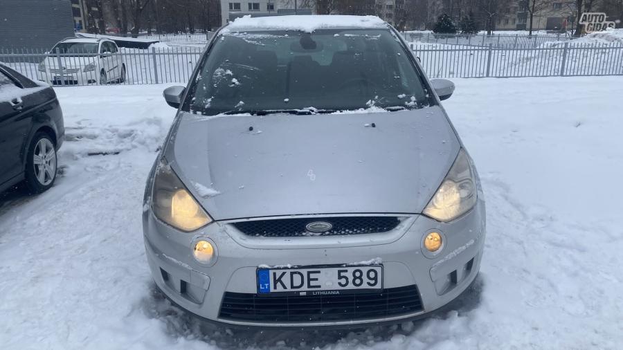 Grey Ford S-Max 2008 in Vilnius, with an engine capacity of 1.80 L and mileage of 300 thousand km for 2000 €, photo 3 on AUTOMOTO.COM.LV