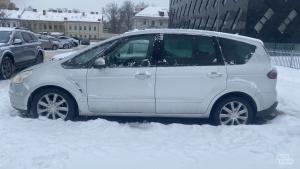 Grey Ford S-Max 2008 in Vilnius, with an engine capacity of 1.80 L and mileage of 300 thousand km for 2000 €, photo 6 on AUTOMOTO.COM.LV