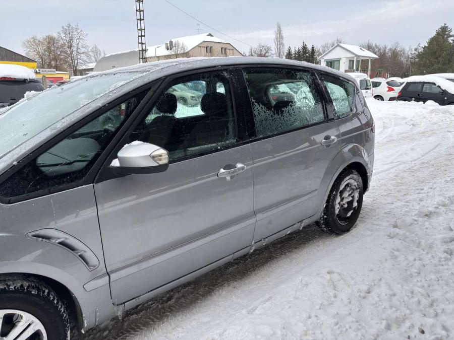 Grey Ford S-Max 2008 in Taurage, with an engine capacity of 2.00 L and mileage of 231 thousand km for 3200 €, photo 5 on AUTOMOTO.COM.LV