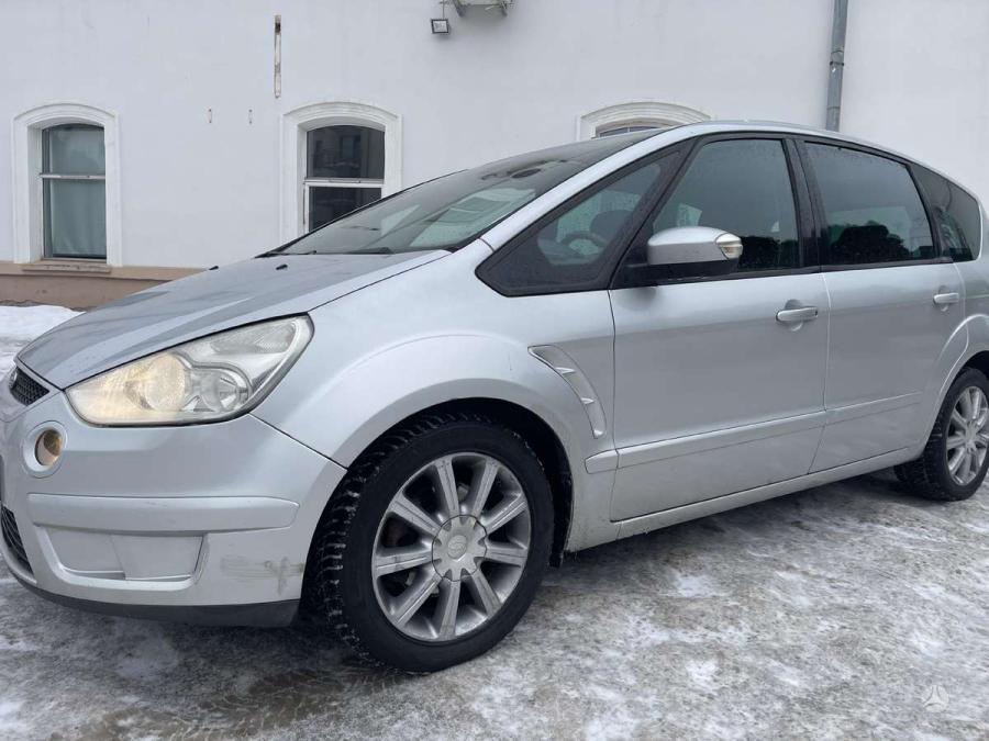 Grey Ford S-Max 2008 in Vilnius, with an engine capacity of 1.75 L and mileage of 280 thousand km for 2250 €, photo 5 on AUTOMOTO.COM.LV