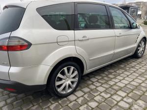 Grey Ford S-Max 2008 in Vilnius, with an engine capacity of 1.80 L and mileage of 270 thousand km for 1950 €, photo 12 on AUTOMOTO.COM.LV