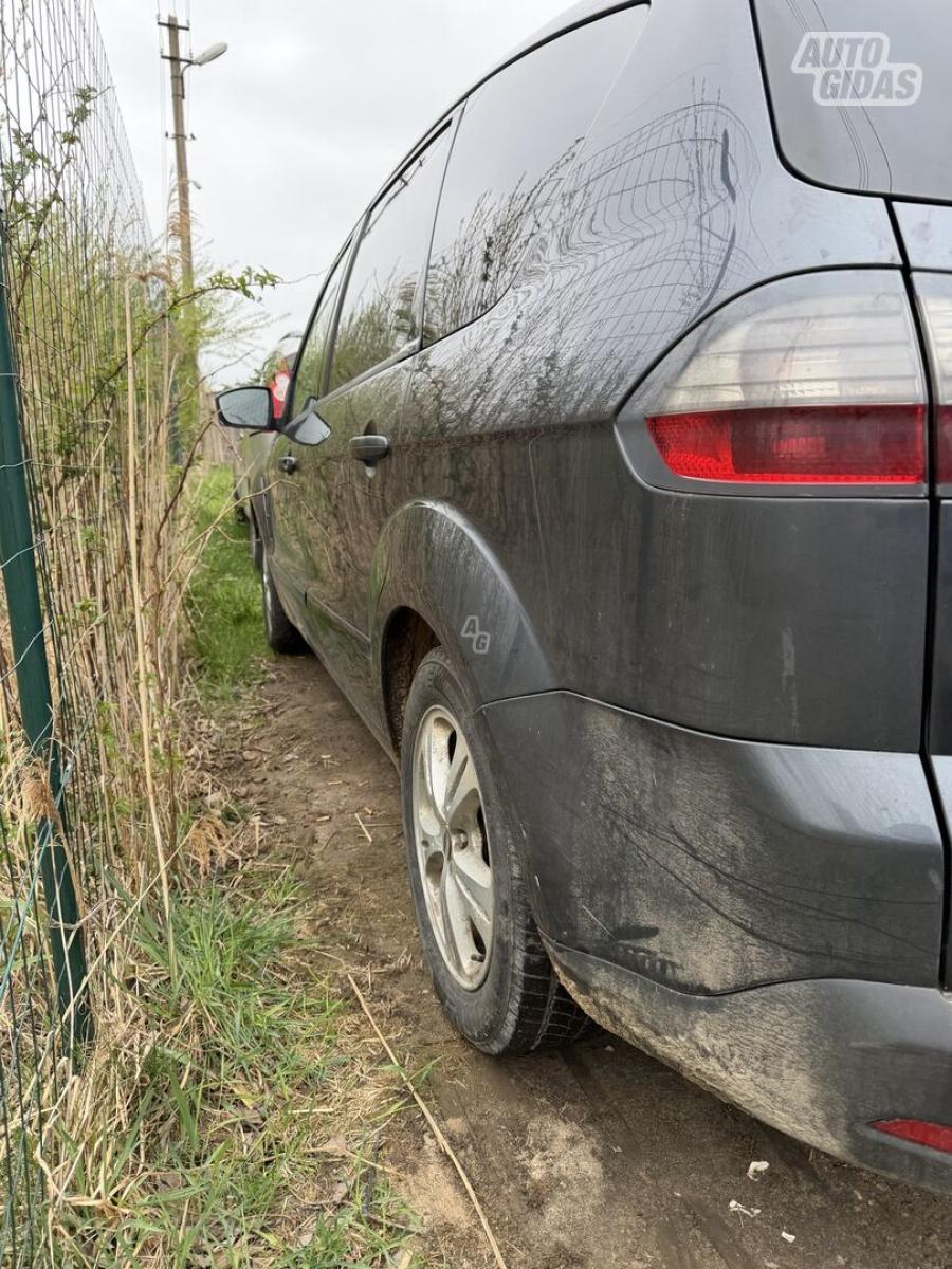 Pelēks Ford S-Max 2008 Šauļi, ar dzinēja tilpumu 1.80 L un nobraukumu 308 tūkst. km par 650 €, foto 5 vietnē AUTOMOTO.COM.LV