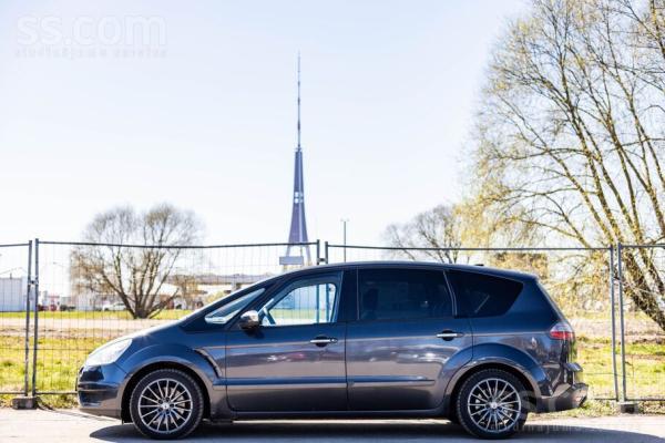Grey Ford S-Max 2008 in Riga, with an engine capacity of 2.20 L and mileage of 378 thousand km for 3990 €, photo 4 on AUTOMOTO.COM.LV