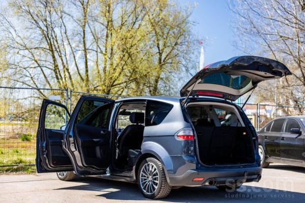 Grey Ford S-Max 2008 in Riga, with an engine capacity of 2.20 L and mileage of 378 thousand km for 3990 €, photo 9 on AUTOMOTO.COM.LV
