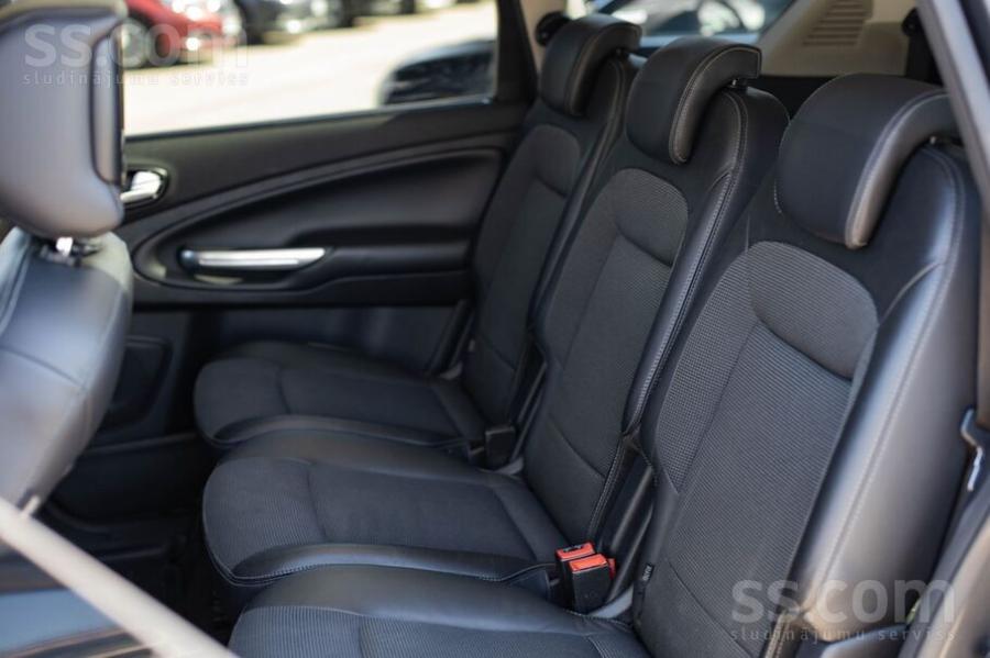 Pelēks Ford S-Max 2008 Rīga, ar dzinēja tilpumu 2.20 L un nobraukumu 378 tūkst. km par 3990 €, foto 12 vietnē AUTOMOTO.COM.LV