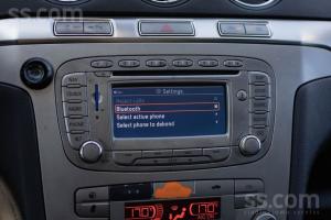 Pelēks Ford S-Max 2008 Rīga, ar dzinēja tilpumu 2.20 L un nobraukumu 378 tūkst. km par 3990 €, foto 24 vietnē AUTOMOTO.COM.LV