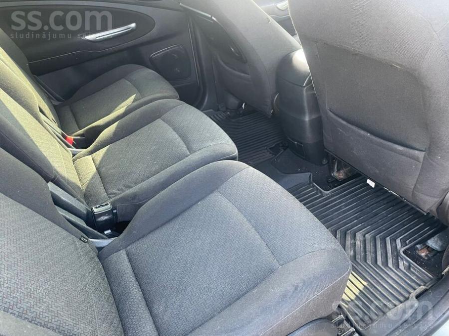 Grey Ford S-Max 2008 in Riga, with an engine capacity of 1.80 L and mileage of 0 thousand km for 2299 €, photo 23 on AUTOMOTO.COM.LV