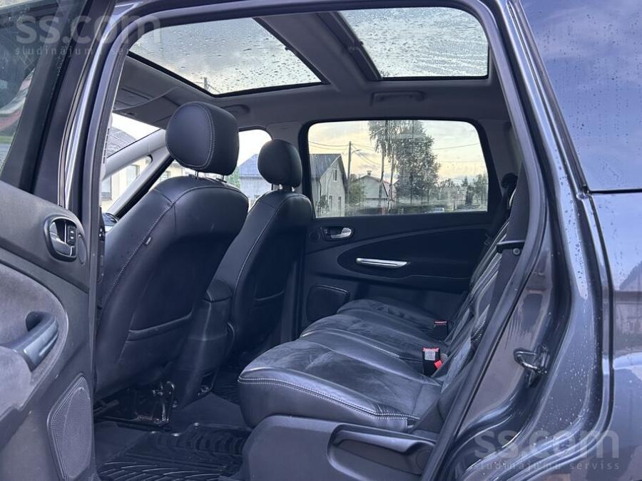 Pelēks Ford S-Max 2008 Daugavpils, ar dzinēja tilpumu 2.20 L un nobraukumu 356 tūkst. km par 3000 €, foto 15 vietnē AUTOMOTO.COM.LV