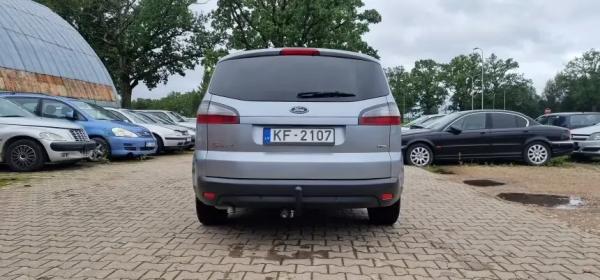 Pelēks Ford S-Max 2008 Valmiera, ar dzinēja tilpumu 1.80 L un nobraukumu 347 tūkst. km par 4990 €, foto 4 vietnē AUTOMOTO.COM.LV