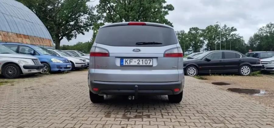 Pelēks Ford S-Max 2008 Valmiera, ar dzinēja tilpumu 1.80 L un nobraukumu 347 tūkst. km par 4990 €, foto 5 vietnē AUTOMOTO.COM.LV