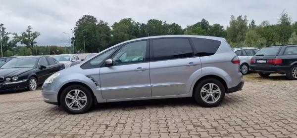 Pelēks Ford S-Max 2008 Valmiera, ar dzinēja tilpumu 1.80 L un nobraukumu 347 tūkst. km par 4990 €, foto 6 vietnē AUTOMOTO.COM.LV