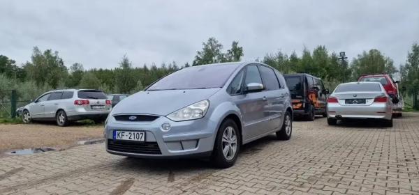 Pelēks Ford S-Max 2008 Valmiera, ar dzinēja tilpumu 1.80 L un nobraukumu 347 tūkst. km par 4990 €, foto 7 vietnē AUTOMOTO.COM.LV