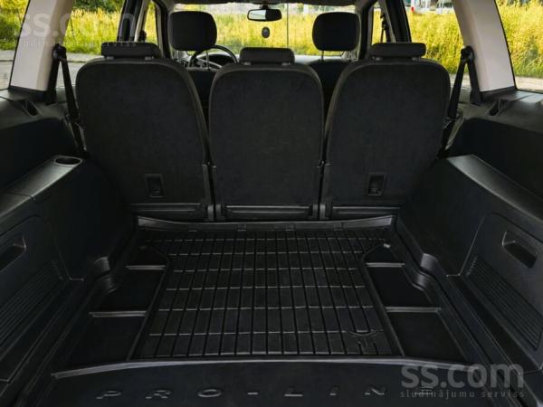Grey Ford S-Max 2008 in Daugavpils, with an engine capacity of 1.80 L and mileage of 297 thousand km for 3100 €, photo 6 on AUTOMOTO.COM.LV