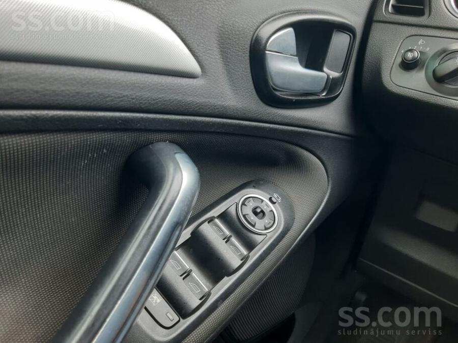 Grey Ford S-Max 2008 in Daugavpils, with an engine capacity of 1.80 L and mileage of 0 thousand km for 3100 €, photo 13 on AUTOMOTO.COM.LV