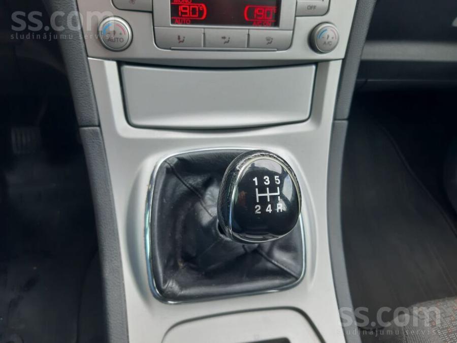 Grey Ford S-Max 2008 in Daugavpils, with an engine capacity of 1.80 L and mileage of 0 thousand km for 3100 €, photo 17 on AUTOMOTO.COM.LV
