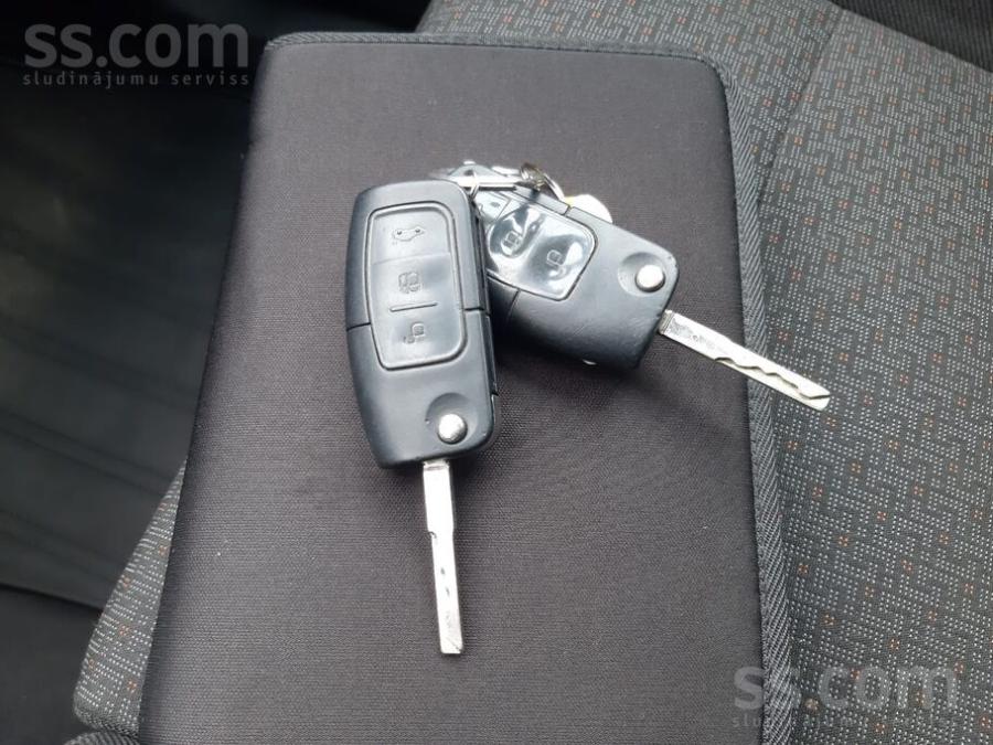 Grey Ford S-Max 2008 in Daugavpils, with an engine capacity of 1.80 L and mileage of 0 thousand km for 3100 €, photo 24 on AUTOMOTO.COM.LV