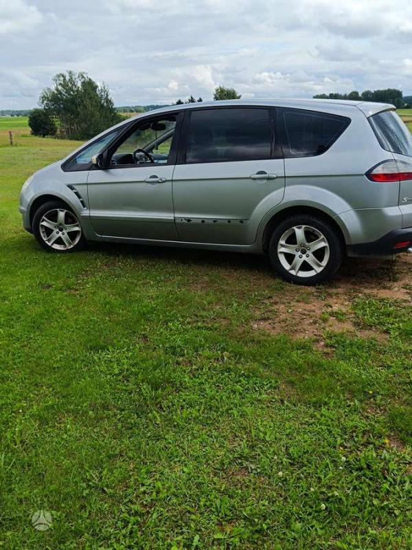 Grey Ford S-Max 2008 in Utena, with an engine capacity of 1.75 L and mileage of 255 thousand km for 2200 €, photo 5 on AUTOMOTO.COM.LV