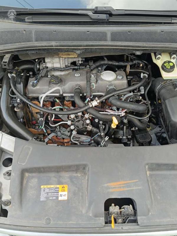 Grey Ford S-Max 2008 in Utena, with an engine capacity of 1.75 L and mileage of 255 thousand km for 2200 €, photo 7 on AUTOMOTO.COM.LV
