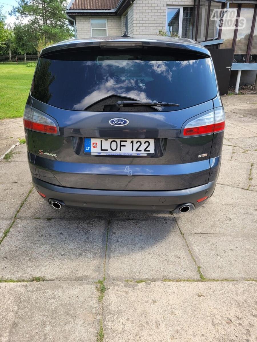 Grey Ford S-Max 2008 in Marijampole, with an engine capacity of 2.20 L and mileage of 357 thousand km for 3500 €, photo 1 on AUTOMOTO.COM.LV