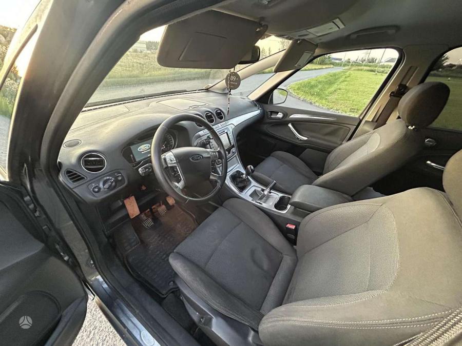 Grey Ford S-Max 2008 in Mazeikiai, with an engine capacity of 1.75 L and mileage of 312 thousand km for 2400 €, photo 8 on AUTOMOTO.COM.LV