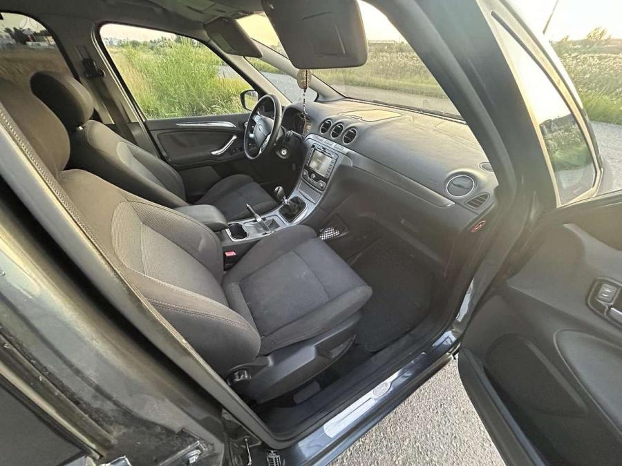 Grey Ford S-Max 2008 in Mazeikiai, with an engine capacity of 1.75 L and mileage of 312 thousand km for 2400 €, photo 10 on AUTOMOTO.COM.LV