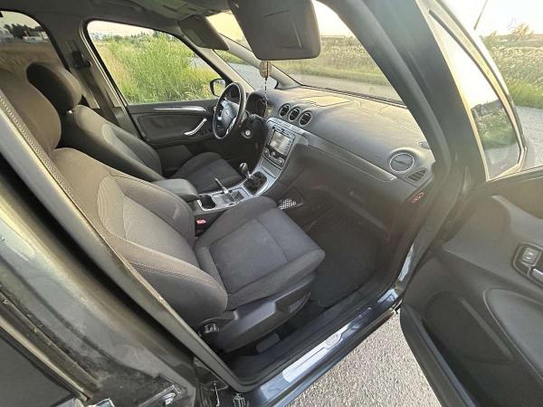 Grey Ford S-Max 2008 in Mazeikiai, with an engine capacity of 1.75 L and mileage of 400 thousand km for 2250 €, photo 9 on AUTOMOTO.COM.LV