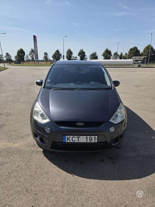 Grey Ford S-Max 2008 in Panevezys, with an engine capacity of 2.00 L and mileage of 295 thousand km for 2800 €, photo 1 on AUTOMOTO.COM.LV