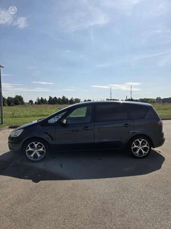 Grey Ford S-Max 2008 in Panevezys, with an engine capacity of 2.00 L and mileage of 295 thousand km for 2800 €, photo 2 on AUTOMOTO.COM.LV