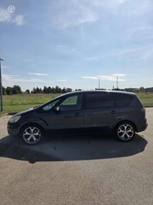 Grey Ford S-Max 2008 in Panevezys, with an engine capacity of 2.00 L and mileage of 295 thousand km for 2800 €, photo 3 on AUTOMOTO.COM.LV