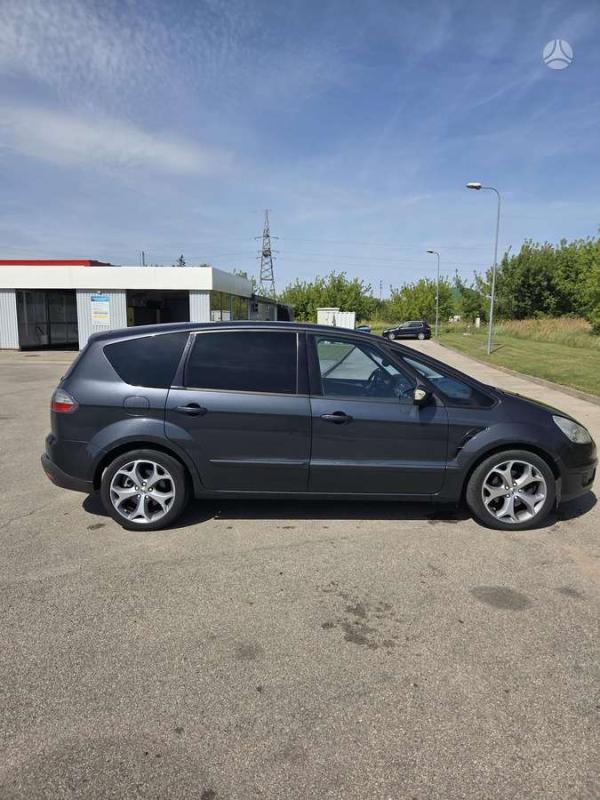 Grey Ford S-Max 2008 in Panevezys, with an engine capacity of 2.00 L and mileage of 295 thousand km for 2800 €, photo 3 on AUTOMOTO.COM.LV