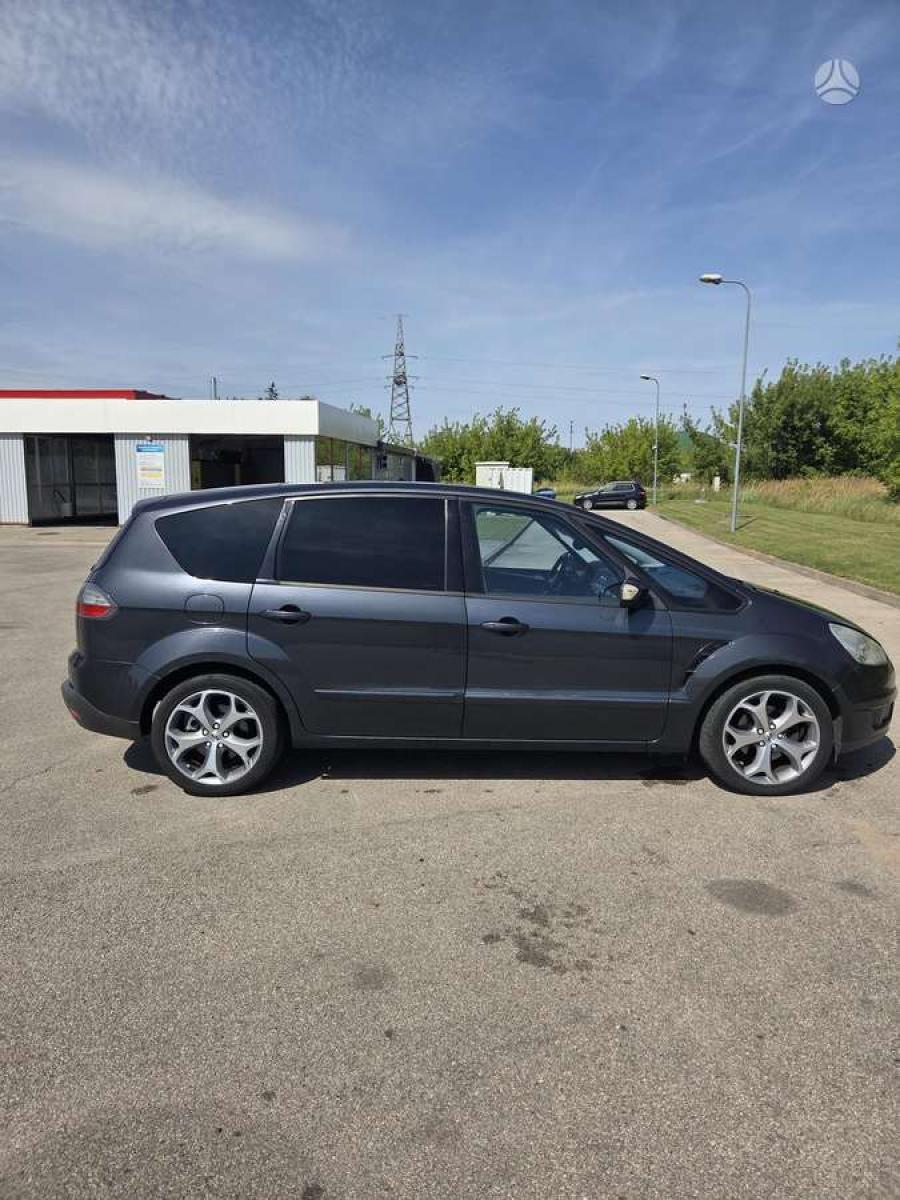 Grey Ford S-Max 2008 in Panevezys, with an engine capacity of 2.00 L and mileage of 295 thousand km for 2800 €, photo 4 on AUTOMOTO.COM.LV