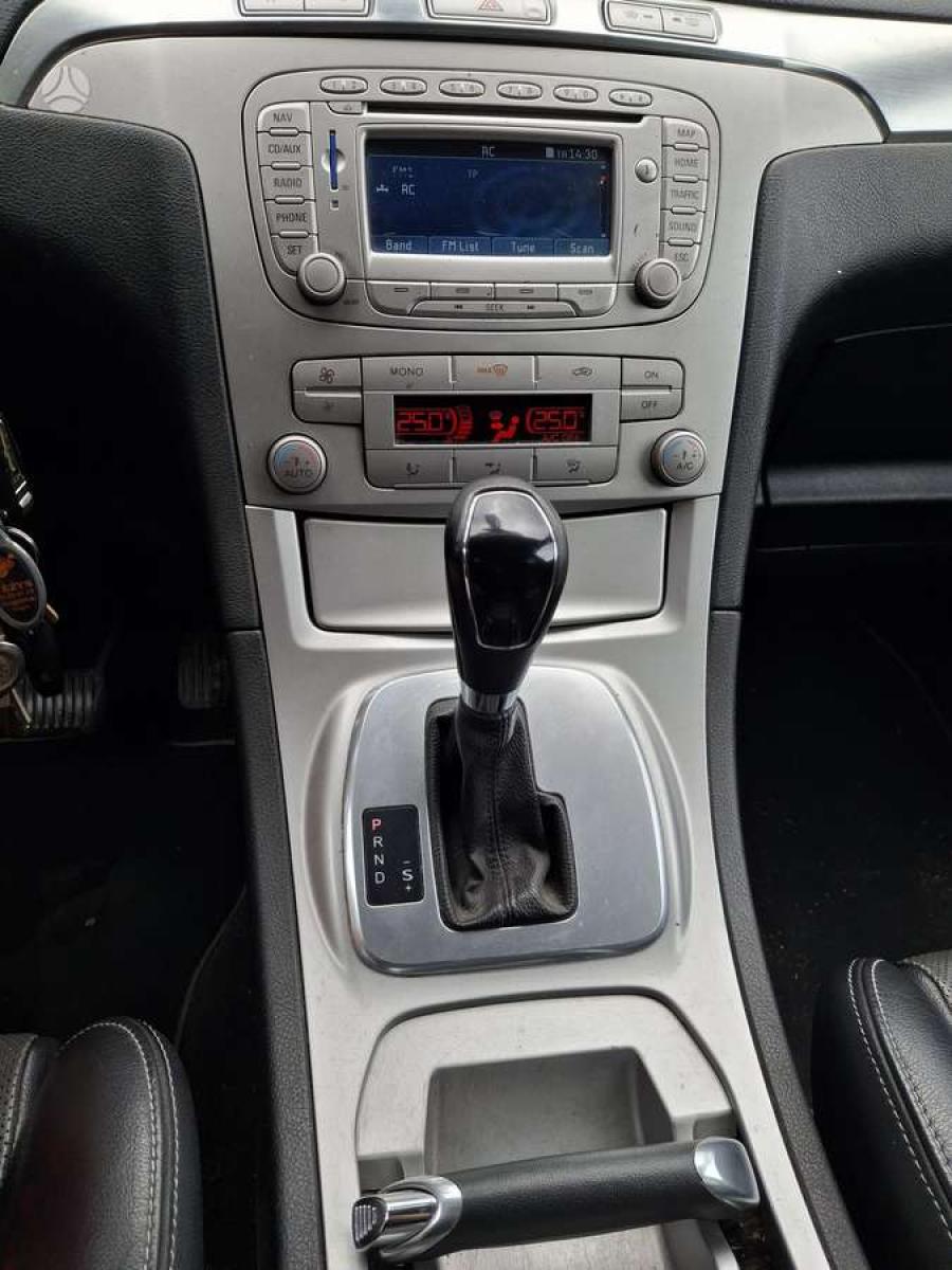 Pelēks Ford S-Max 2008 Pakruojis, ar dzinēja tilpumu 2.00 L un nobraukumu 344 tūkst. km par 2600 €, foto 10 vietnē AUTOMOTO.COM.LV