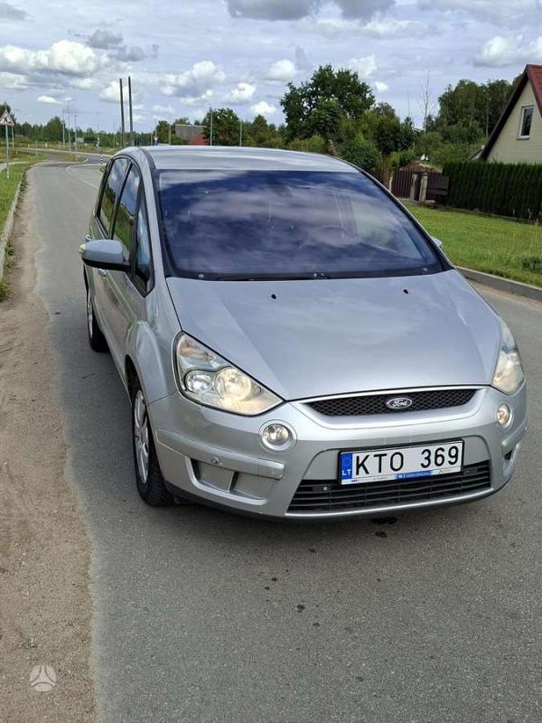 Grey Ford S-Max 2008 in Naujoji Akmene, with an engine capacity of 1.75 L and mileage of 286 thousand km for 2400 €, photo 1 on AUTOMOTO.COM.LV